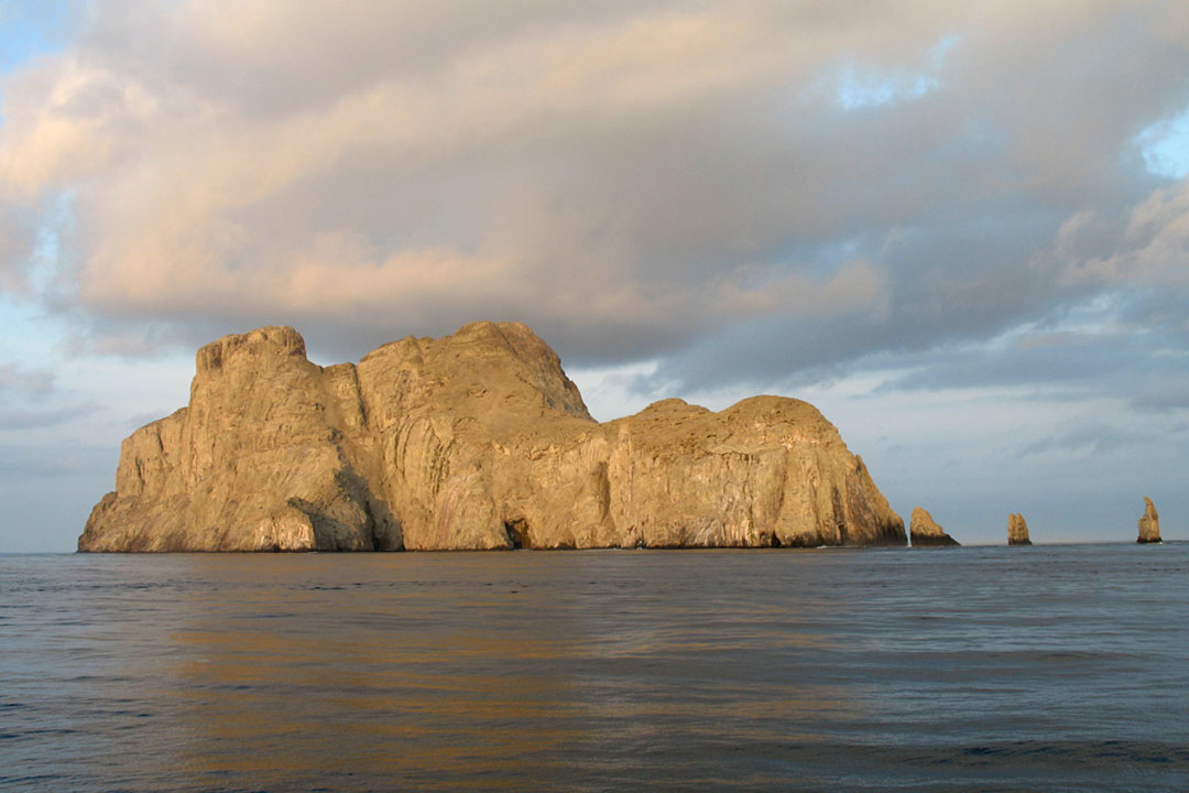 Así puede bucear en la isla más remota del Pacífico colombiano ...